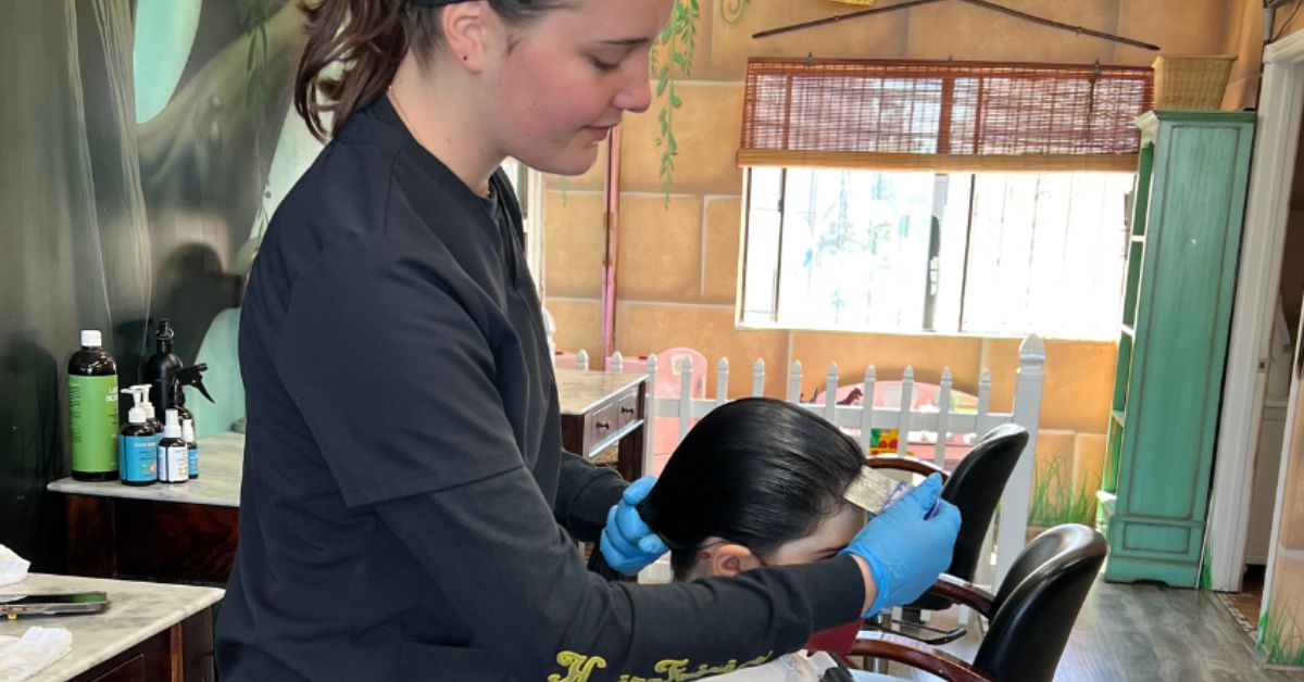 What To Expect From a Professional Lice Removal Service - Hair Fairies